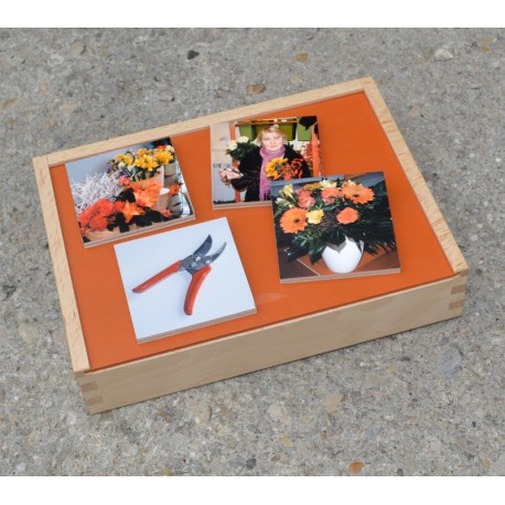 Jeu d'association en bois sur le thème des métiers pour atelier seniors.